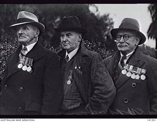 Melbourne, Vic. 1944-05-20. Be-medalled veterans of the Boer War who ...