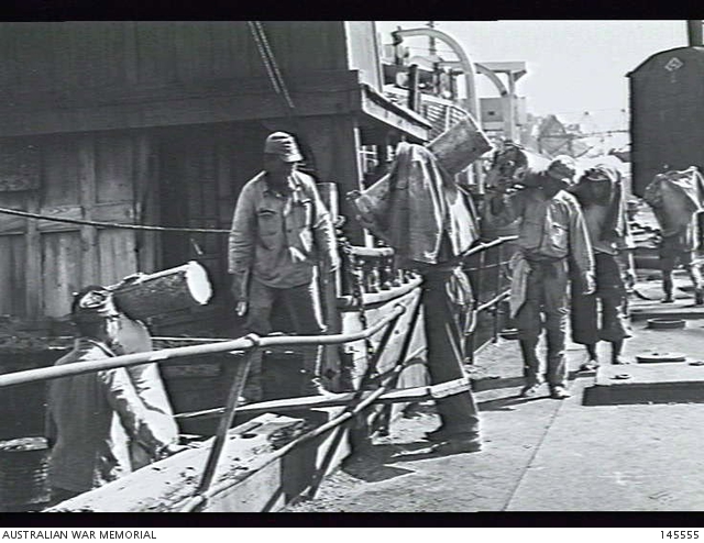 Kure, Japan. 1948-07-01. Japanese labourers at the harbour loading ...
