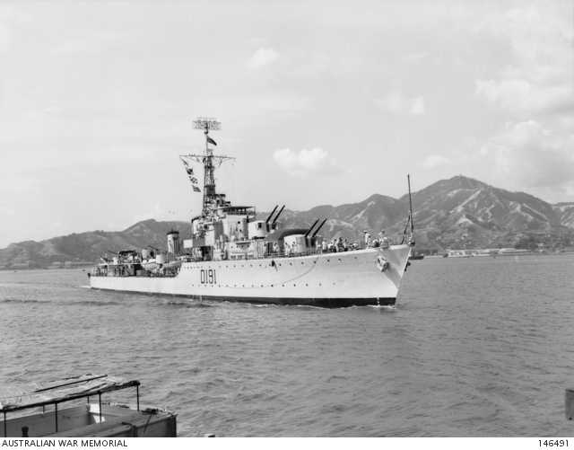Kure, Japan. 1950-08-15. HMAS Bataan arriving at Finger Jetty, Kure ...