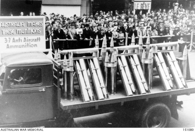 Melbourne, Vic. 13 November 1942. These Australian made 3.7 inch anti ...