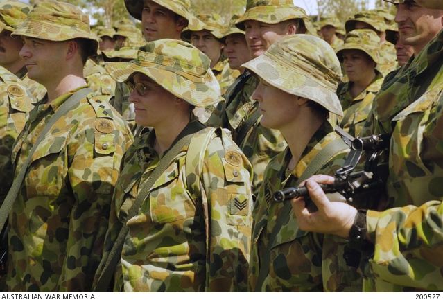 Palmerston, NT. 20 September 1999. Members of the 1st Combat Services ...