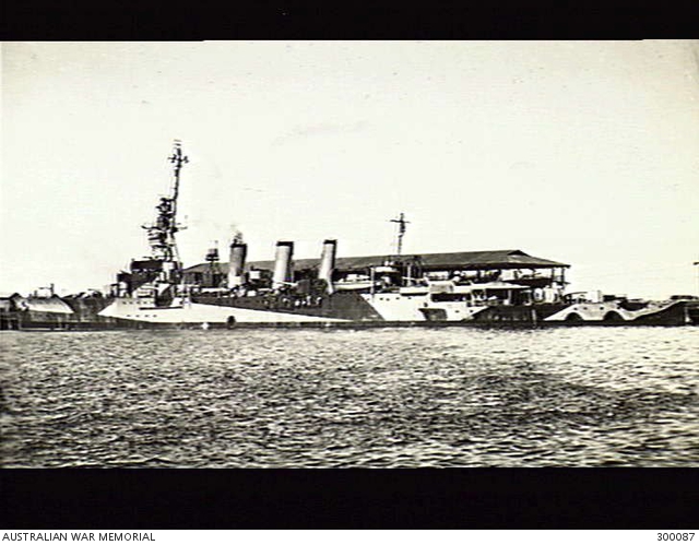 PORT MELBOURNE, VIC. C.1944-12. STARBOARD SIDE VIEW OF THE CRUISER HMAS ...