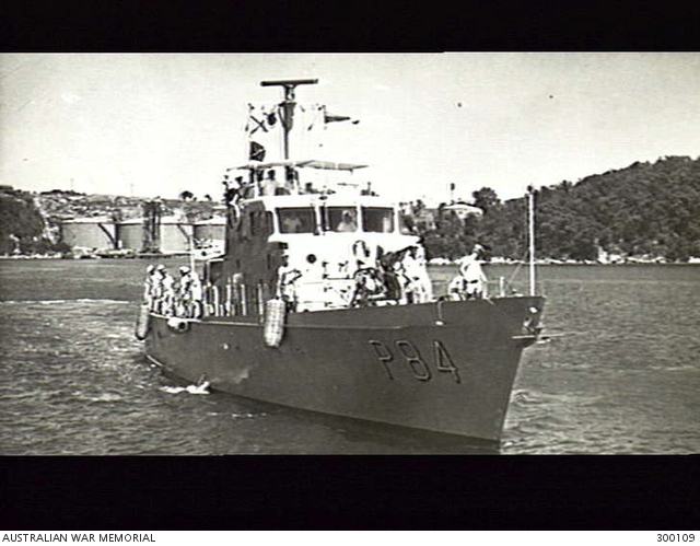 SYDNEY. 1967-12-21. VIEW FROM FINE OFF THE STARBOARD BOW OF THE PATROL ...