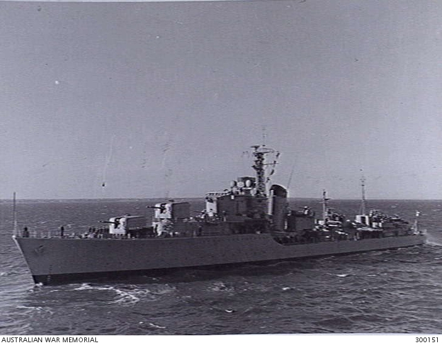 PORT MELBOURNE, VIC. 1952-08-11. PORT SIDE VIEW OF THE DESTROYER HMAS ...