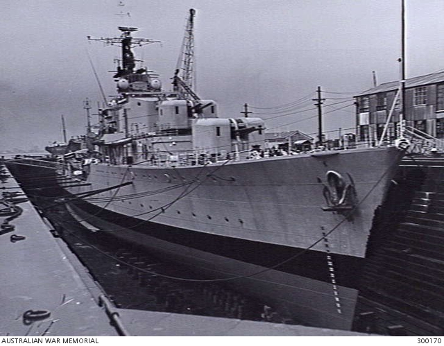 WILLIAMSTOWN, VIC. C.1954. STARBOARD BOW VIEW OF THE DESTROYER HMAS ...