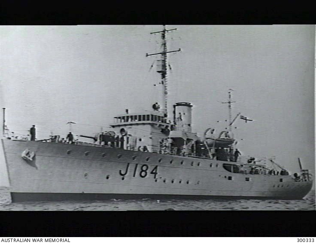 1941-08-30. PORT BOW VIEW OF THE CORVETTE HMAS BALLARAT (J184) ON THE ...