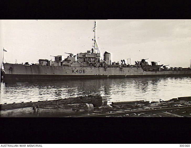C.1946. STARBOARD SIDE VIEW OF THE FRIGATE HMAS BARWON (K406). SHE IS ...