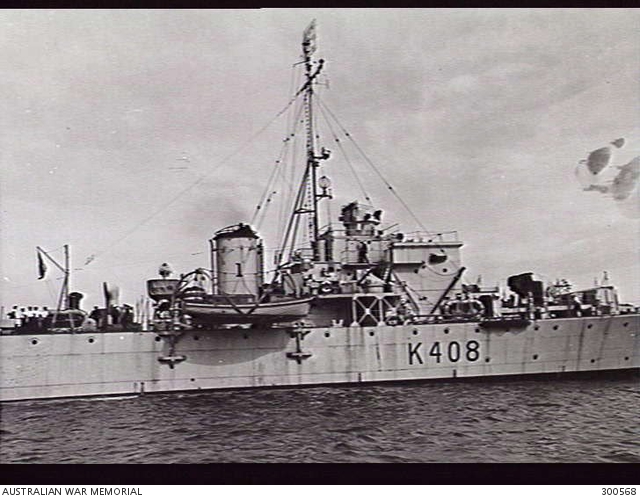 1947-04-18. DETAIL VIEW OF THE AMIDSHIPS SECTION OF THE FRIGATE HMAS ...
