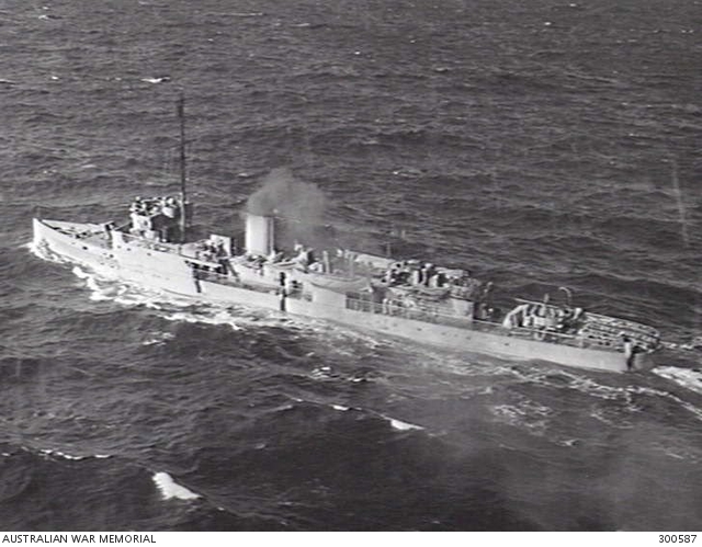 1943-11-27. AERIAL PORT SIDE VIEW OF THE AUXILIARY ANTI SUBMARINE ...