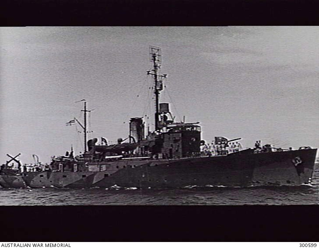 1943. STARBOARD SIDE VIEW OF THE CORVETTE HMAS DUBBO (I). SHE IS ...