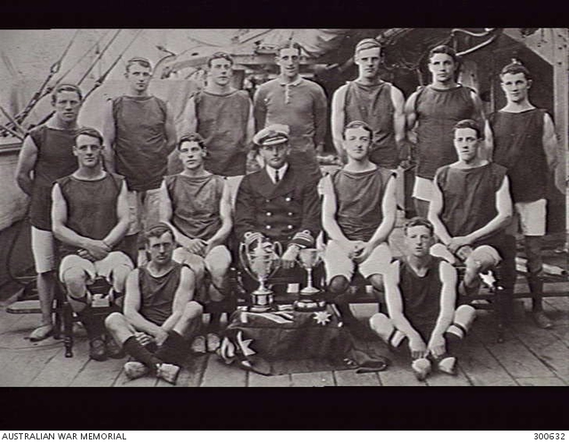 HOBART, TAS. 1913-01. GROUP PORTRAIT OF THE CREW OF THE CUTTER FROM ...