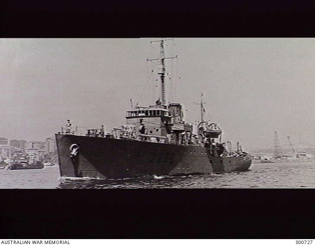 SYDNEY, NSW. C.1943. PORT BOW VIEW OF THE CORVETTE HMAS GYMPIE (J238 ...