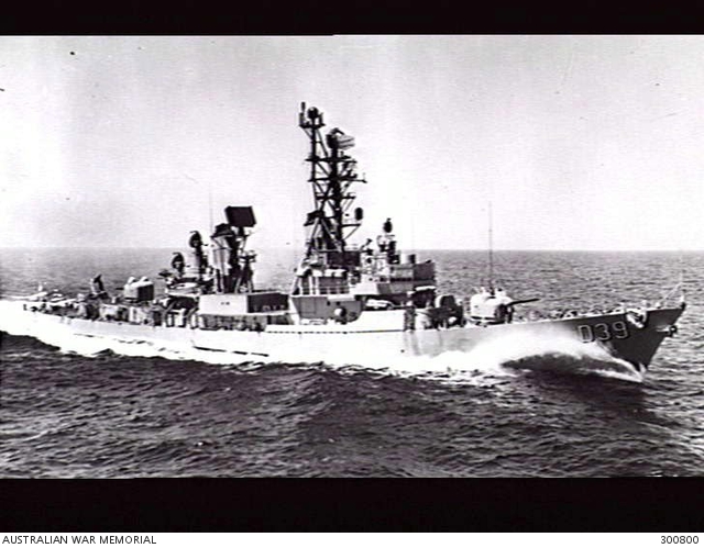 STARBOARD SIDE VIEW OF THE GUIDED MISSILE DESTROYER (DDG) HMAS HOBART ...