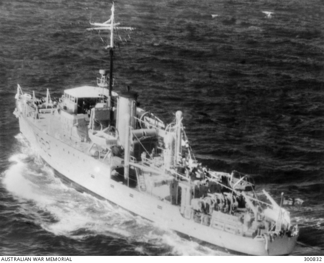 1954-08. AERIAL PORT QUARTER VIEW OF THE CORVETTE HMAS JUNEE AS A ...