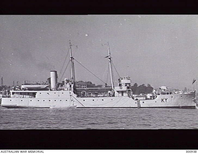 1942. STARBOARD SIDE VIEW OF THE AUXILIARY ANTI SUBMARINE VESSEL HMAS ...