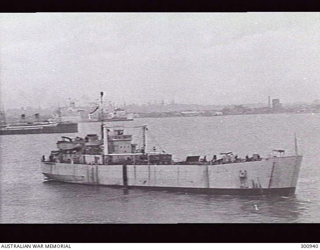 WILLIAMSTOWN, VIC. 1949-05. STARBOARD BOW VIEW OF THE LANDING SHIP ...