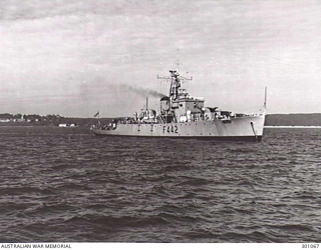 JERVIS BAY, ACT. STARBOARD BOW VIEW OF THE FRIGATE HMAS MURCHISON (F442 ...