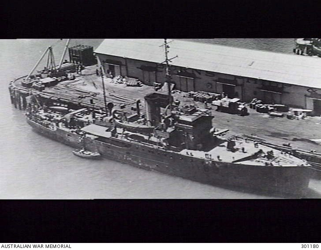 C.1943. STARBOARD SIDE VIEW OF THE CORVETTE HMAS PIRIE (J189) ALONGSIDE ...
