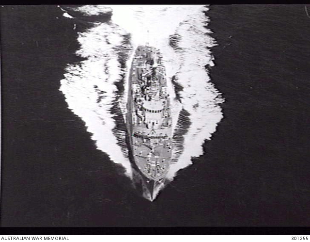 C.1958. AERIAL BOW VIEW OF THE FORMER DESTROYER HMAS QUIBERON (F03 ...