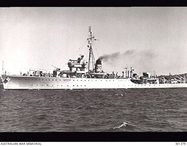 SYDNEY, NSW. 1947-01-14. PORT BEAM VIEW OF THE SLOOP HMAS SWAN (II ...