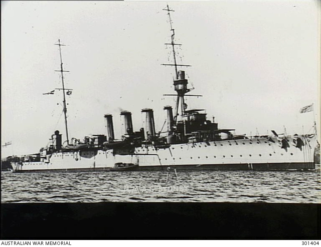 C.1920. STARBOARD BOW VIEW OF THE CRUISER HMAS SYDNEY (I). A TRIPOD ...