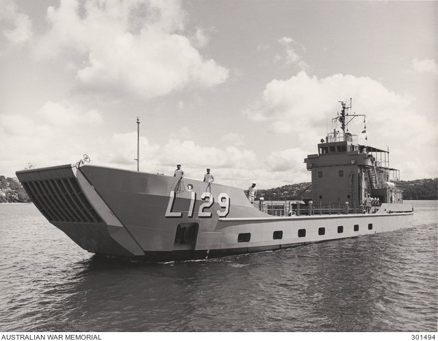 1973-09. PORT BOW VIEW OF THE LANDING CRAFT HEAVY HMAS TARAKAN (II ...