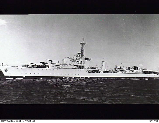 PORT SIDE VIEW OF THE DESTROYER HMAS WARRAMUNGA IN THE IMMEDIATE POST ...