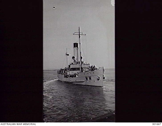 WILLIAMSTOWN, VIC. STARBOARD BOW VIEW OF THE AUXILIARY MINESWEEPER HMAS ...