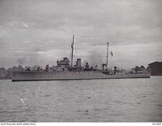 SYDNEY, NSW. C.1940. PORT BROADSIDE VIEW OF THE SLOOP HMAS WARREGO (II ...