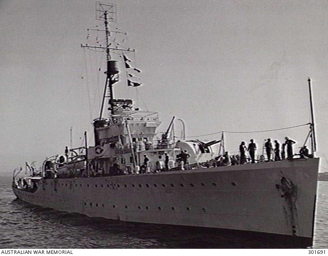 C.1946. STARBOARD BOW VIEW OF THE SLOOP HMAS WARREGO (II) IN THE ...