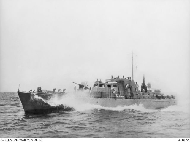 PORT ADELAIDE, SA. 1944-01-25 . PORT SIDE VIEW OF HMA HARBOUR DEFENCE ...