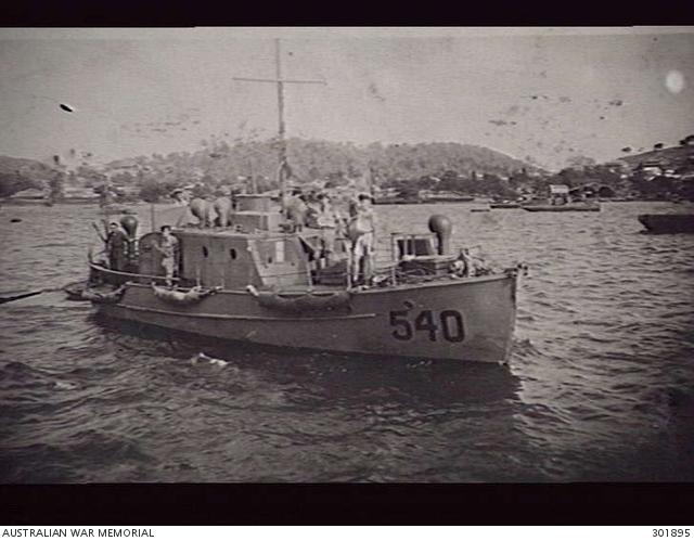 TORRES STRAIT. STARBOARD BOW VIEW OF THE NAVAL AUXILIARY PATROL AND ...