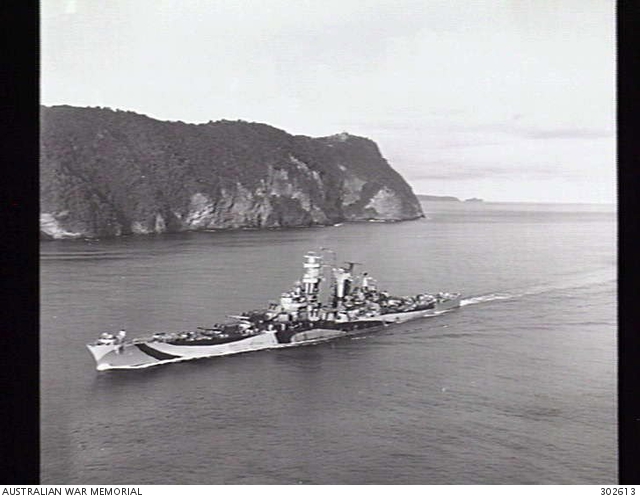 1945. AERIAL PORT BOW VIEW OF THE LARGE CRUISER USS GUAM (CB-2). NOTE ...