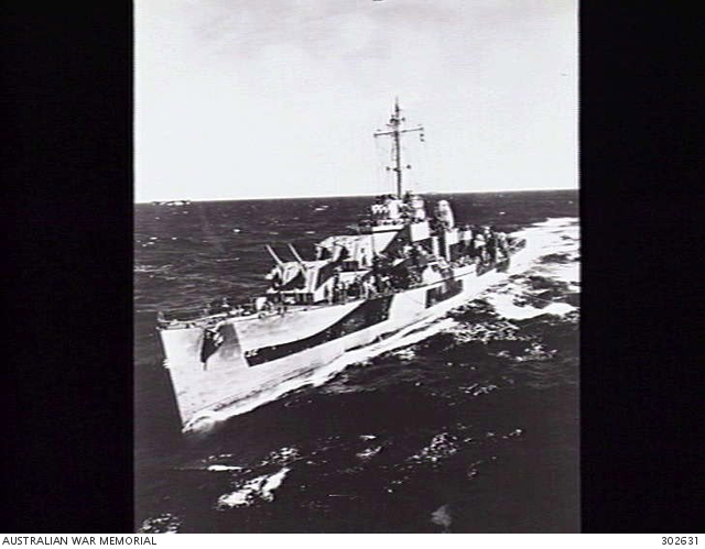 1945. PORT BOW VIEW OF THE DESTROYER USS HYMAN (DD-732). THE CENSOR HAS ...
