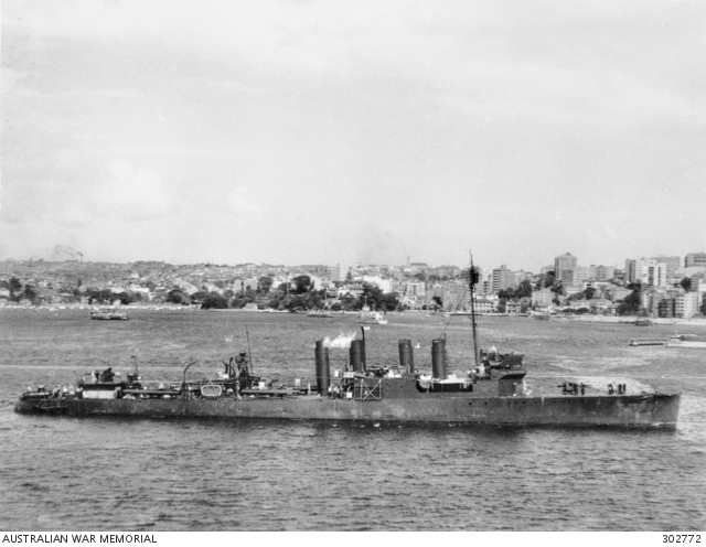 SYDNEY, NSW. AERIAL STARBOARD SIDE VIEW OF THE DESTROYER USS WHIPPLE ...