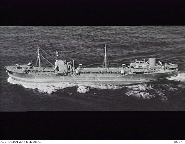 AERIAL PORT SIDE VIEW OF THE AMERICAN TANKER MV ESSO BALBOA WHICH ...
