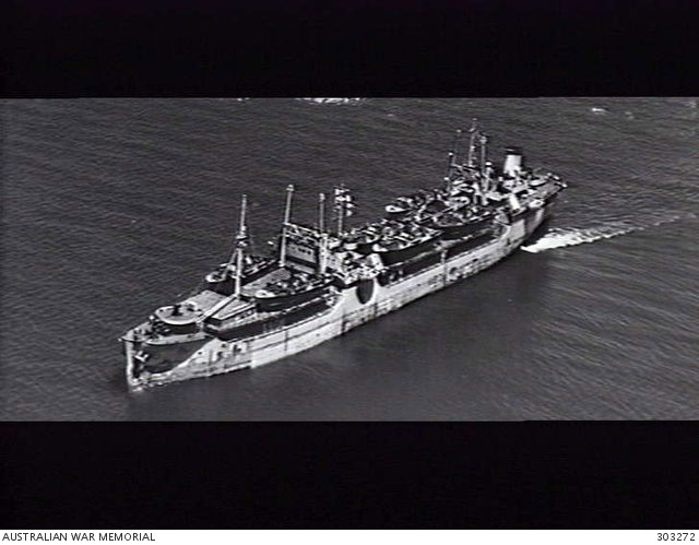1943-10-22. AERIAL PORT SIDE VIEW OF THE AMERICAN TANKER ESSO MANHATTAN ...