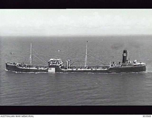 1941-11-07. AERIAL PORT SIDE VIEW OF THE AMERICAN TANKER MAGNOLIA. NOTE ...