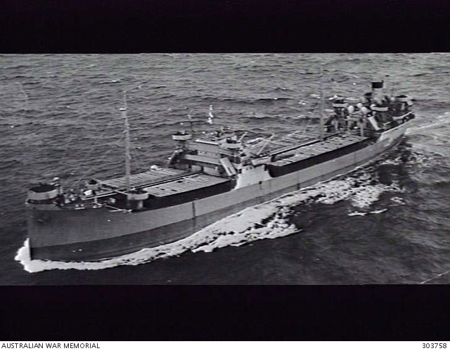 1944-04-07. AERIAL PORT BOW VIEW OF THE AMERICAN TANKER PAN FLORIDA. A ...