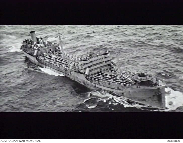1944-07-28. AERIAL STARBOARD BOW VIEW OF THE AMERICAN TANKER SAMOSET ...