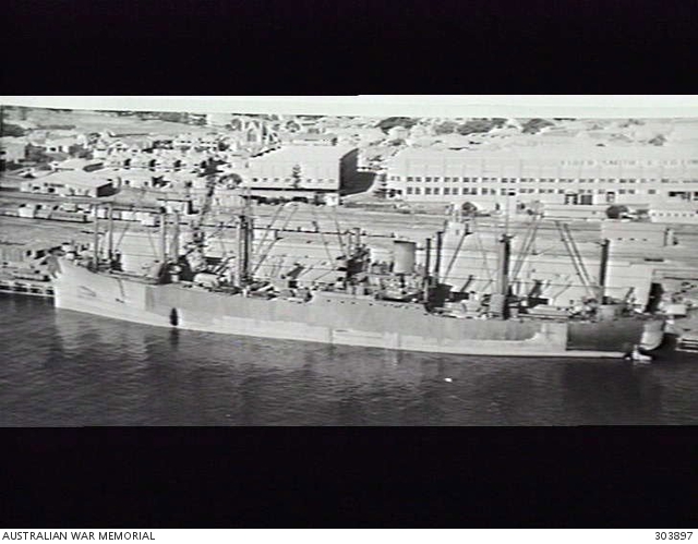 FREMANTLE, WA. AERIAL PORT SIDE VIEW OF THE AMERICAN CARGO VESSEL SS ...