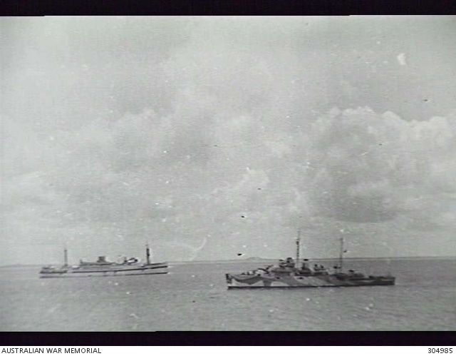 DARWIN, NT. C.1942-02. THE SLOOP HMAS SWAN AND THE HOSPITAL SHIP ...