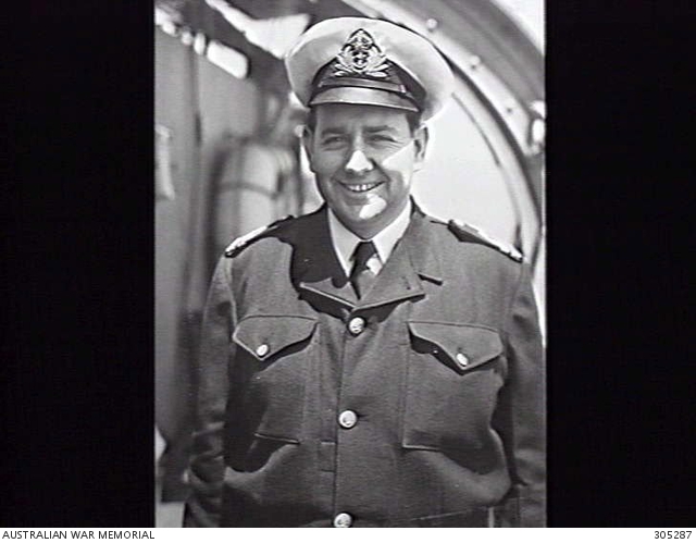 PORT MELBOURNE, VIC. 1947-11-14. ACTING LIEUTENANT CHRISTOPHER SIDNEY ...