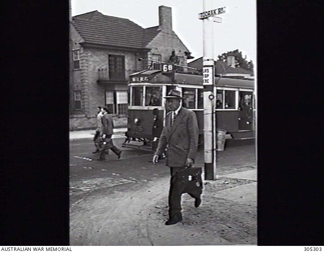 MALVERN, VIC. 1953. FORMER LIEUTENANT HUGH SYME GC GM AND BAR RANVR ...