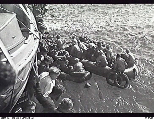 1942-10. GERMAN SOLDIERS FLEEING FROM TUNISIA IN PRIMITIVE CRAFT ...