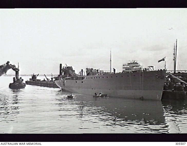 WILLIAMSTOWN, VIC. C. 1941-04. THE CORVETTE HMAS GEELONG SHORTLY AFTER ...