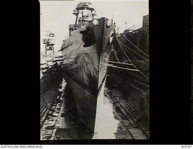 COCKATOO ISLAND DOCKYARD, SYDNEY, NSW. 1942-09. THE HEAVY CRUISER USS ...