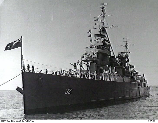 PORT MELBOURNE, VIC. 1954-02-06. PORT BOW VIEW OF THE CANADIAN CRUISER ...