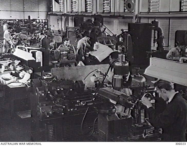 NORTH SYDNEY, NSW. C.1950. PRECISION MACHINERY IN THE TOOL ROOM OF THE ...