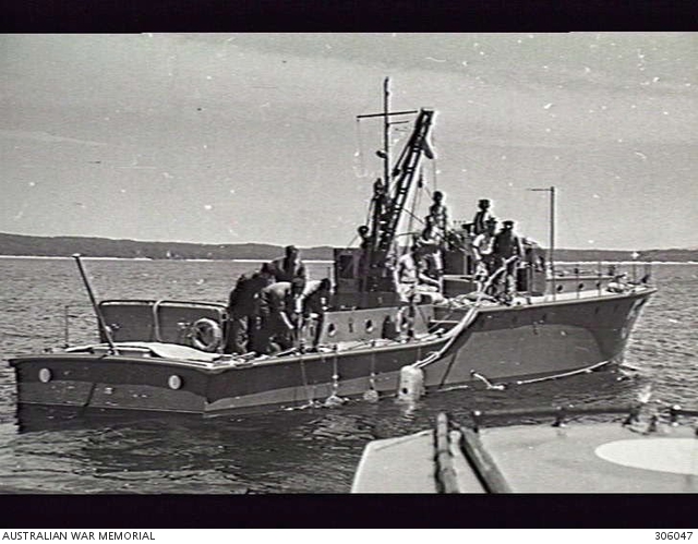 JERVIS BAY, ACT. THE RAAF TORPEDO RECOVERY VESSEL 03-5 PREPARING TO ...
